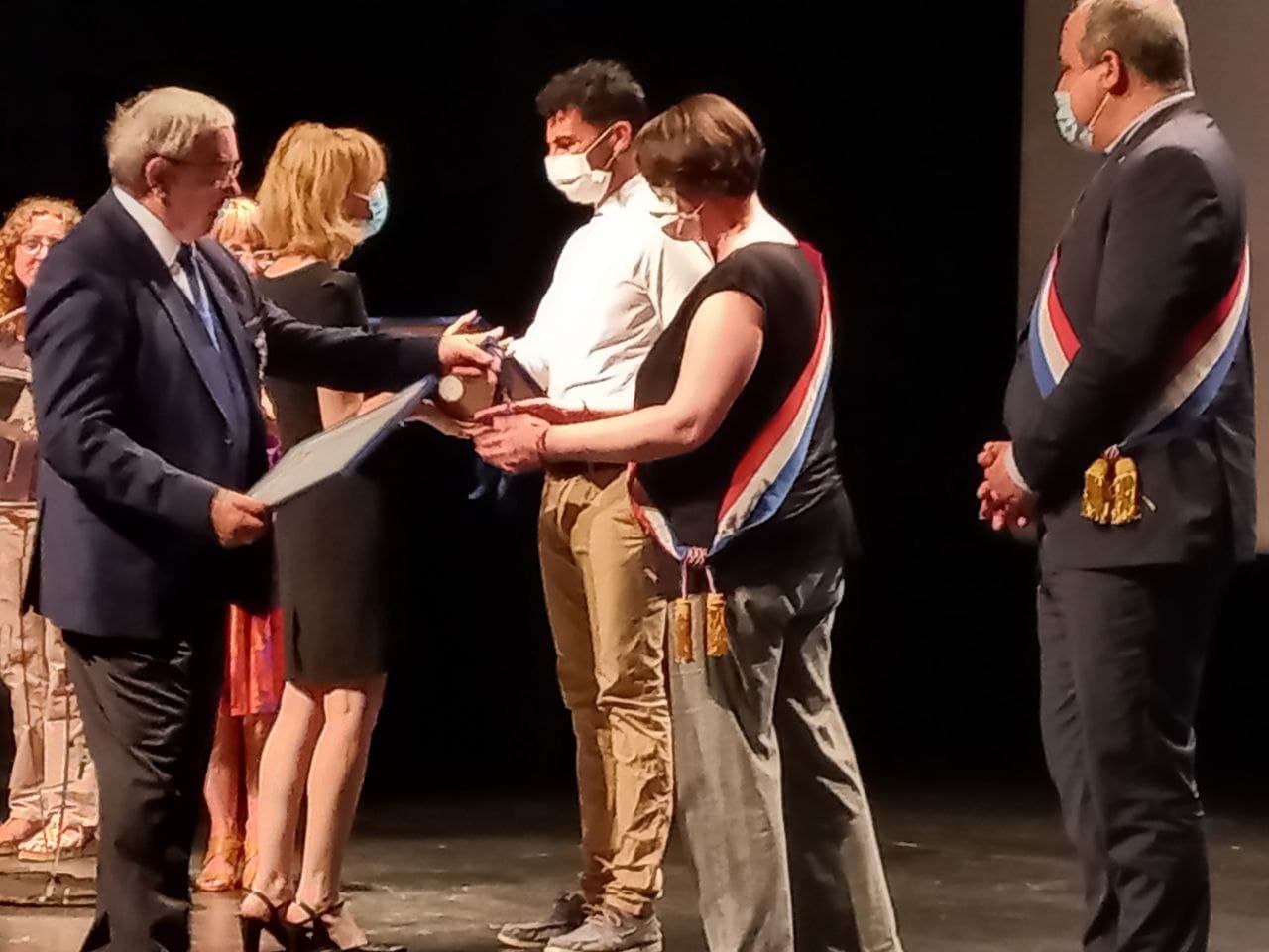 Remise des Prix : du civisme pour la jeunesse, de l’éducation à la ...